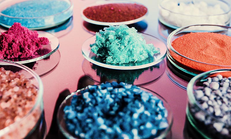 Filtration of tile adhesive with FG Automatic metal edge filter AF 43 ...